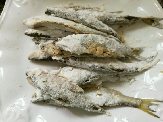 Don't use flour for fried small fish, replace it with it, keep in mind ...