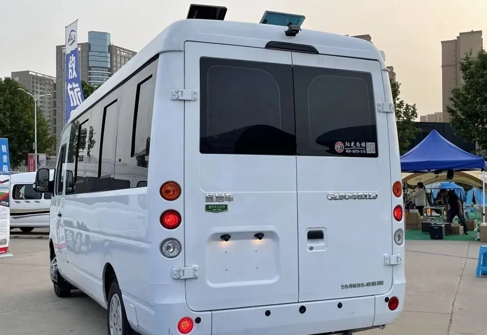 "God car" Wuling Hongguang changed to RV Sunshine Shangyou Jaws rear ...
