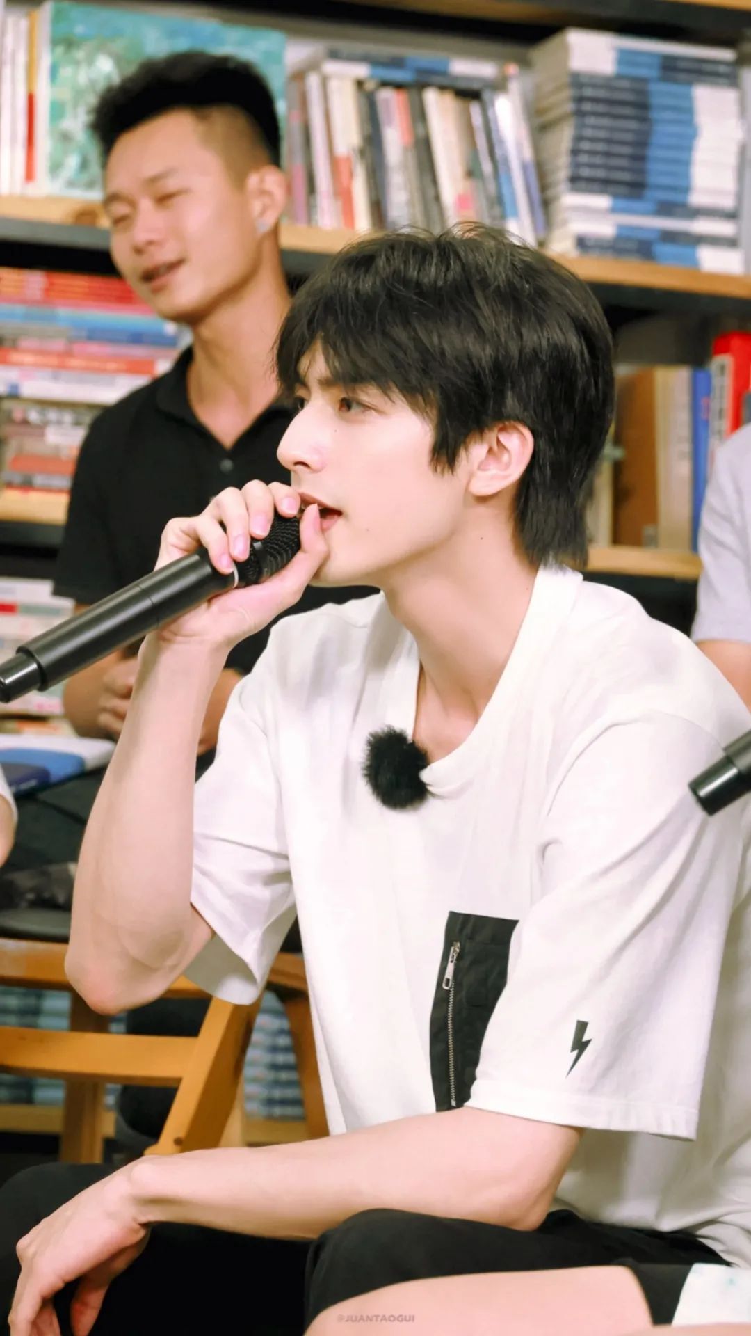 Bai Yu is in love? - iNEWS