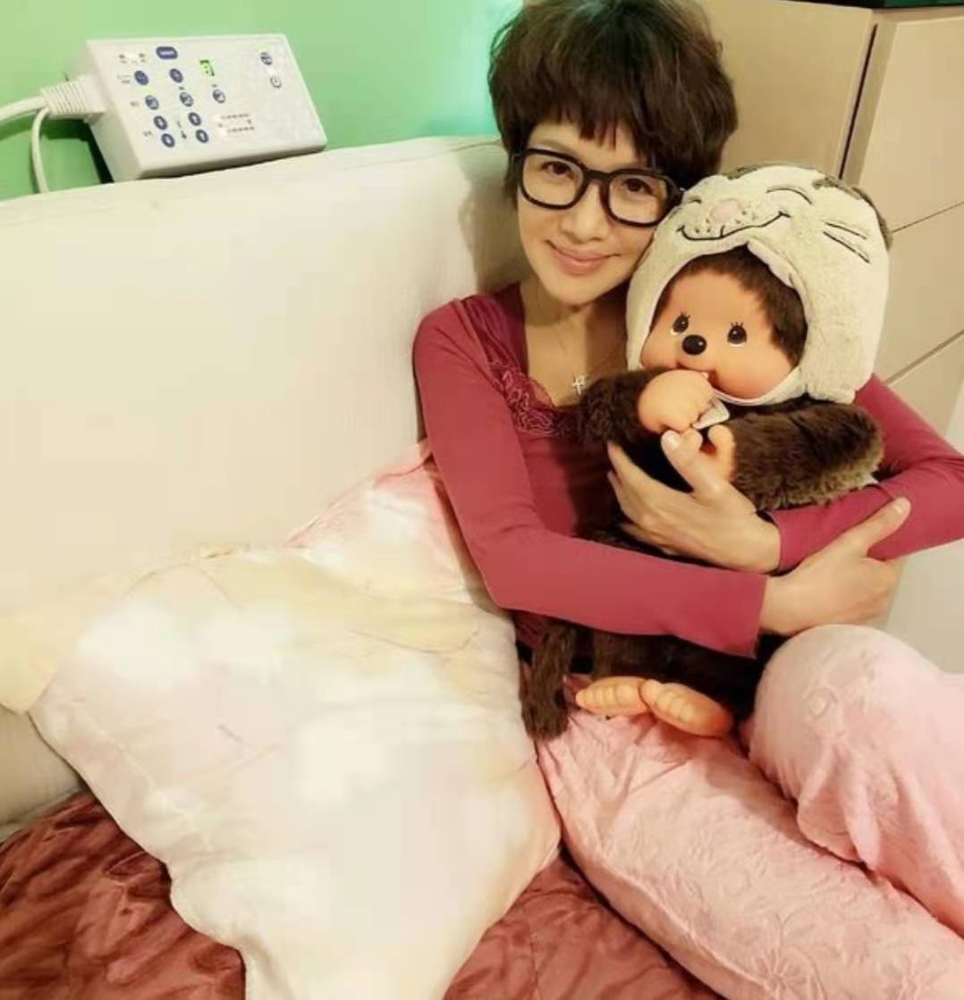 worry!Hong Kong actress Bao Peiru suddenly developed facial paralysis ...