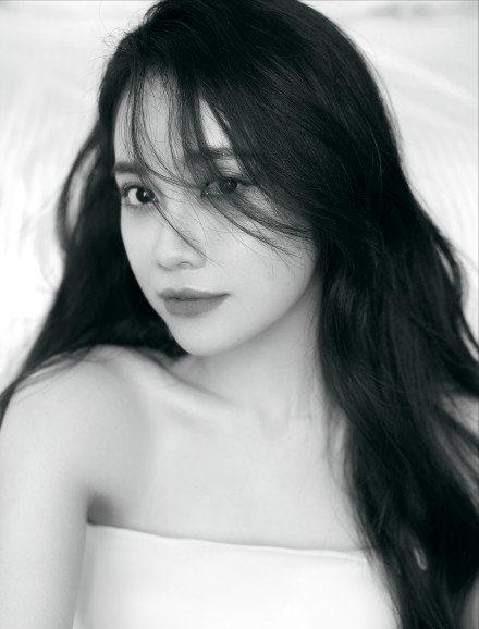 The newest girl Lin Boyang, who walked the red carpet with Zhang Yimou twice, hit Gaoding with ...