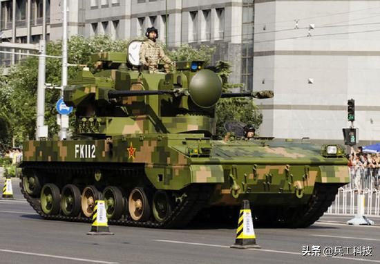 The air defense umbrella of the mechanized force-Hongqi 17 - iNEWS