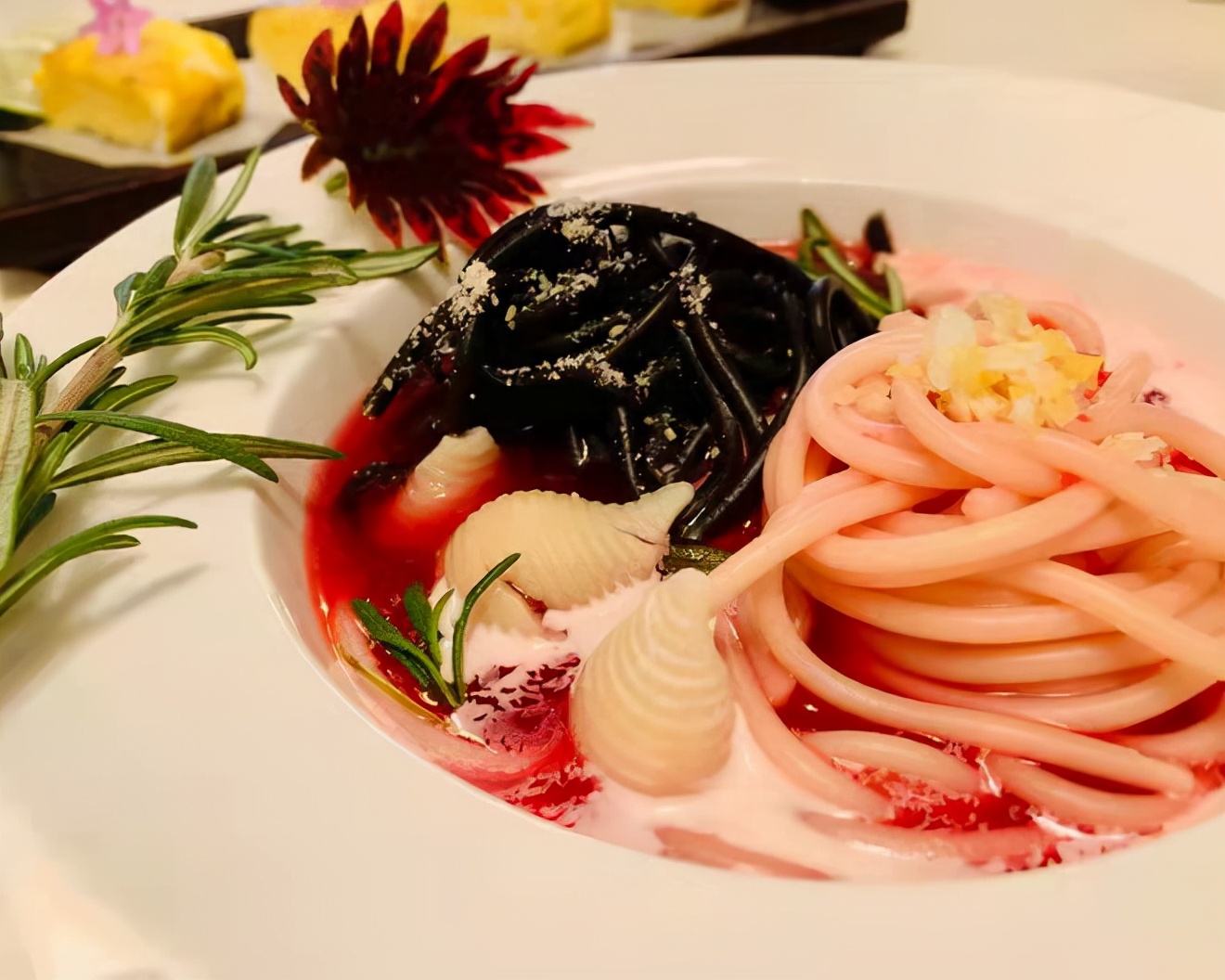 The spaghetti with witch soup in "Like You", it turns out that there is ...