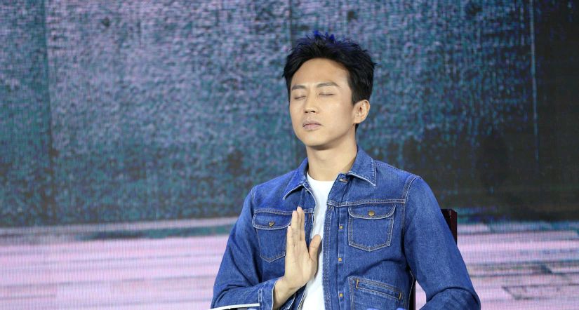 When 1.79m Huang Xiaoming and 1.80m Deng Chao are in the same frame: I ...