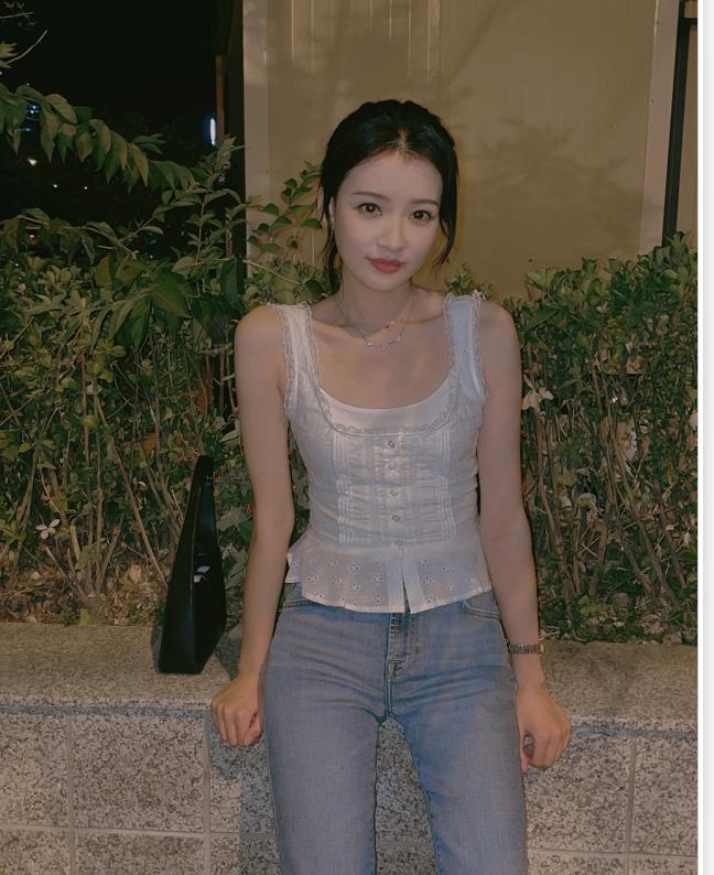 The 28-year-old hot mom Sun Yi is in super girly status!The slim figure ...