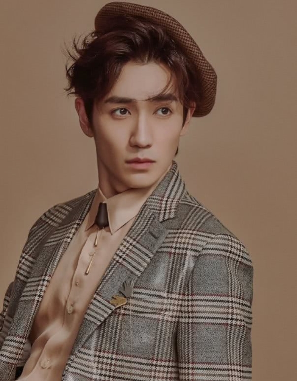 Beret style: Zhang Yixing, Xiao Zhan, Yi Yan Qianxi, Li Xian, Gong Jun, Wang Junkai, Wang Yuan ...
