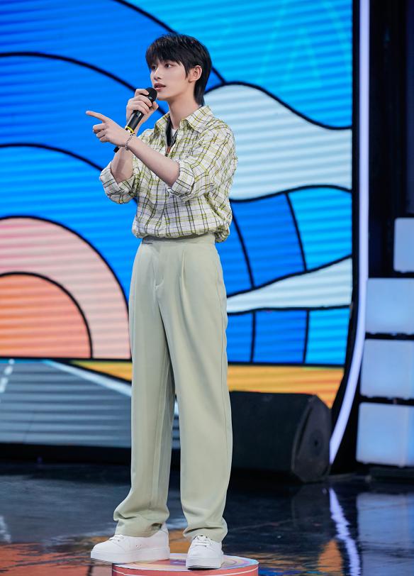 Happy Camp: Ding Chengxin, Xiong Ziqi, Wang Yanlin, Wu Lei are longer ...