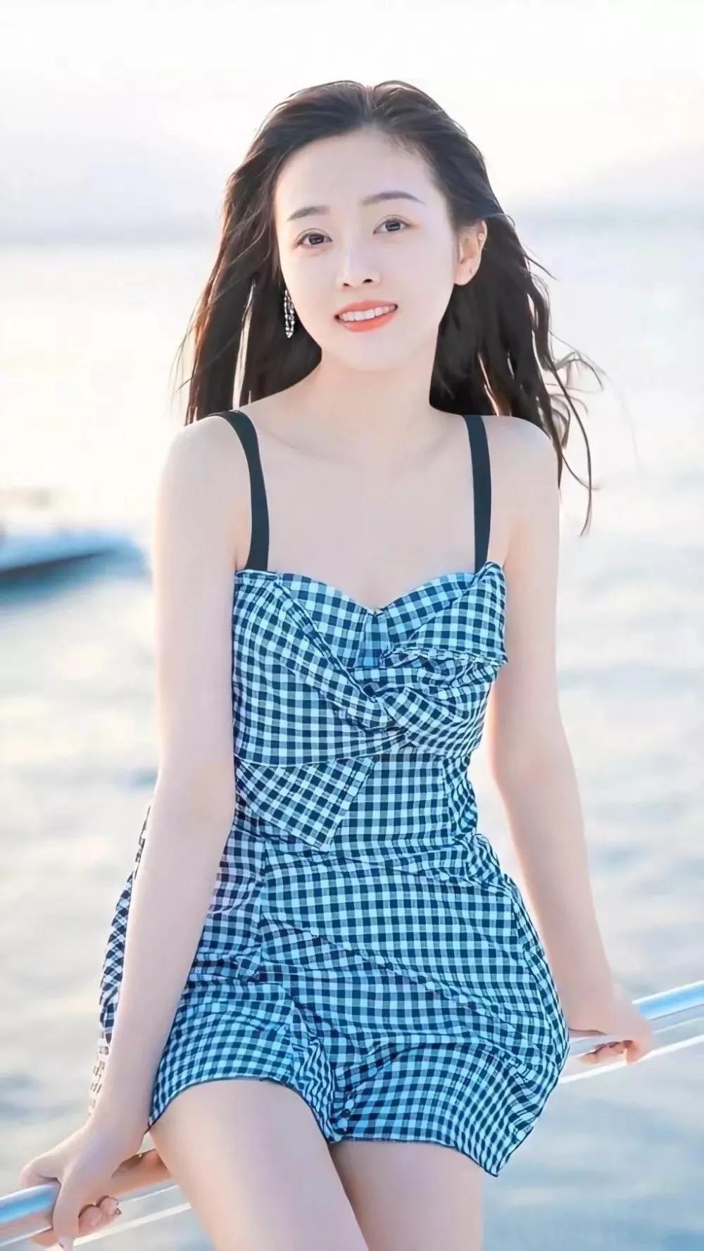 Beautiful legs Wu Xuanyi big power Song Qian Guan Xiaotong - iMedia