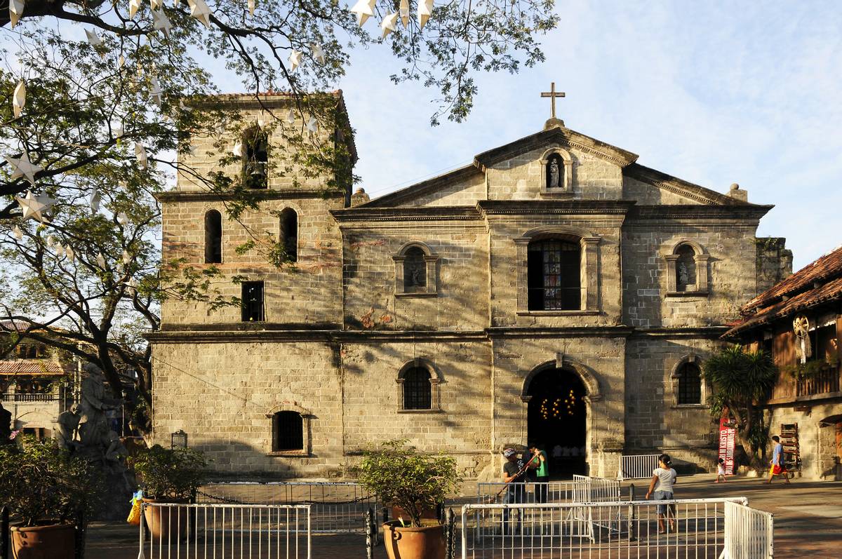 The majestic bamboo organ cathedral and the heroic Rizal Park are only ...