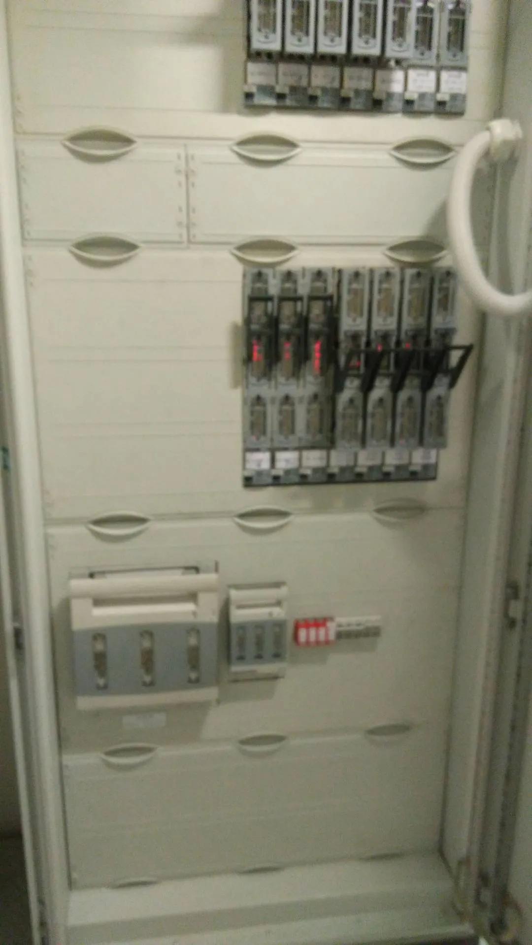 Schneider BLOCKSET low voltage withdrawable switchgear - iNEWS