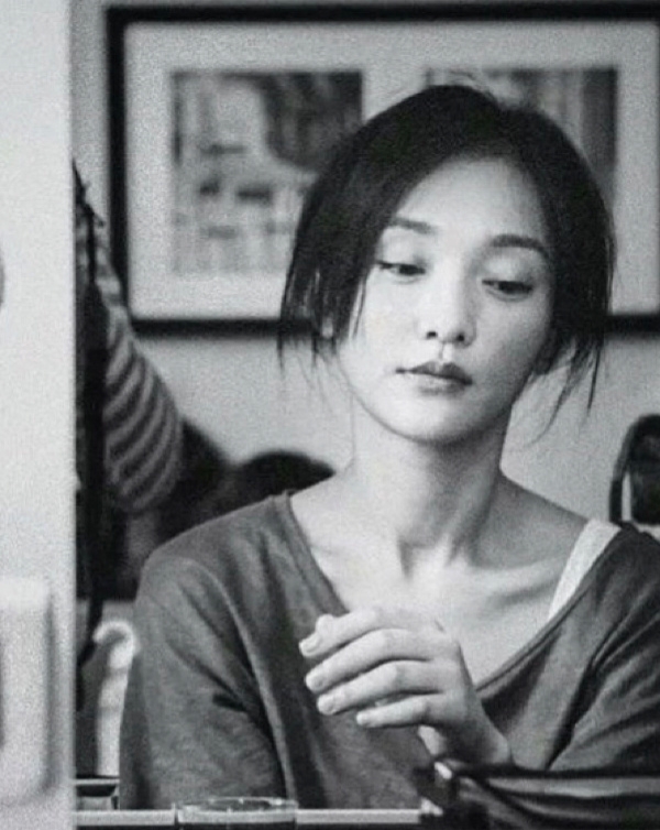 Zhou Gongzi: Wearing Tsing Yi, Peerless Style - iNEWS