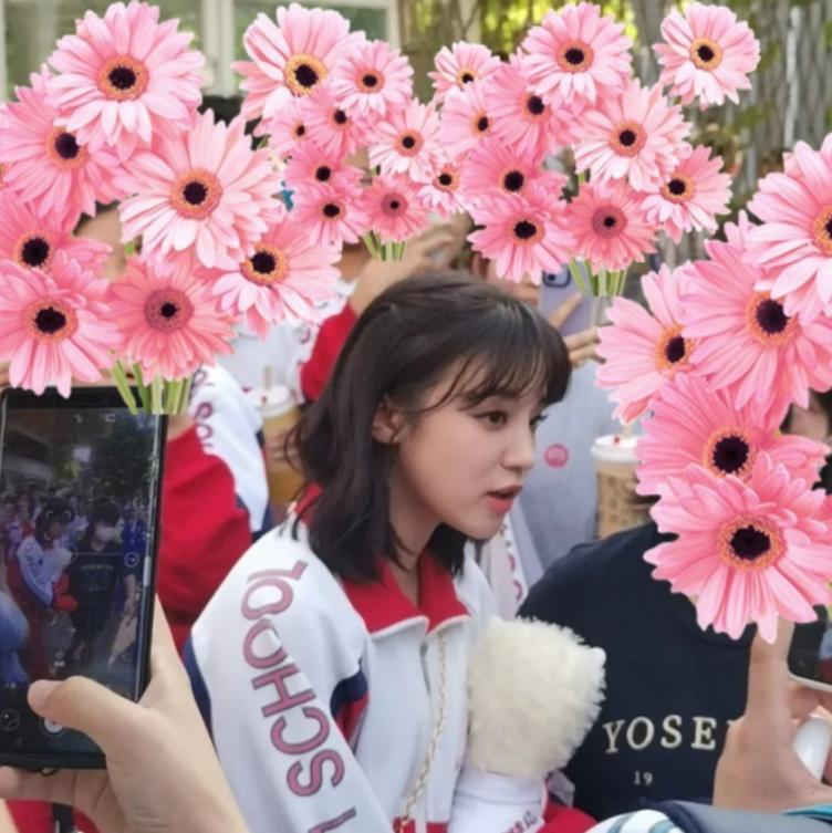 Song Yuqi's alma mater meets with the students and teachers, Song Yuqi ...