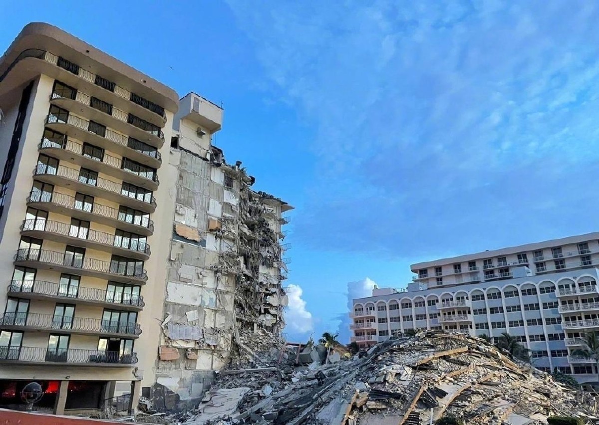 The U.S. building collapsed and many people were killed or injured. The ...