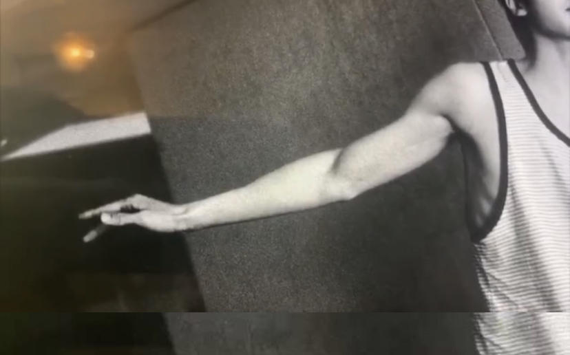 Male celebrities who have become thin paper men, corpses, and ...