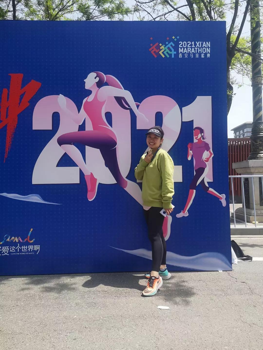 Xi'an beauty Li Jing Yang Mingqiong participated in today's marathon ...