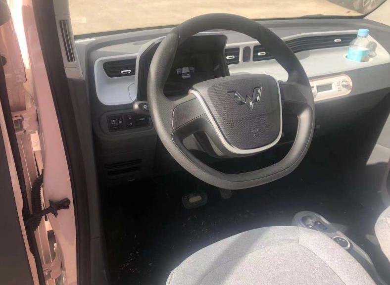 After watching the Wuling Hongguang Miniev Macaron, I mentioned it as soon as I got hot. - iNEWS