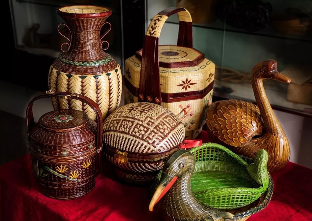 Successful cases of Chinese cultural export!The bamboo weaving craftsman became popular Tik Tok ...