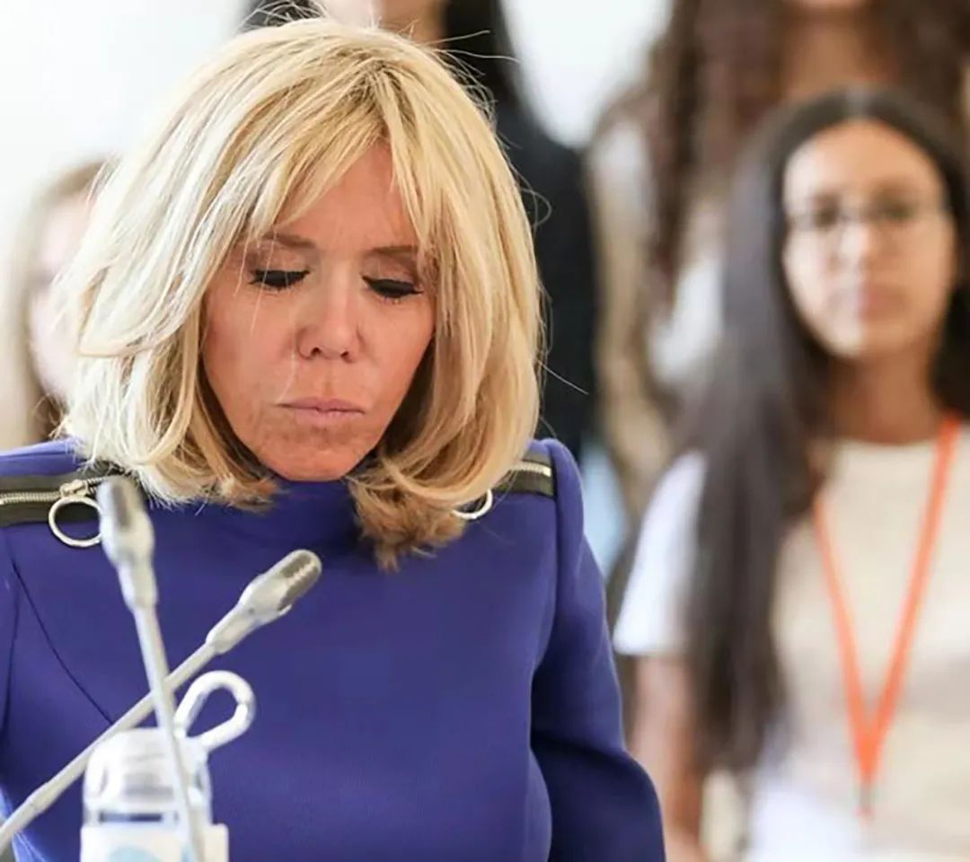 The 68-year-old Brigitte is really fashionable after plastic surgery ...