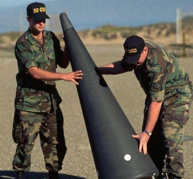 How is the nuclear bomb "miniaturized"?The original structure is ...