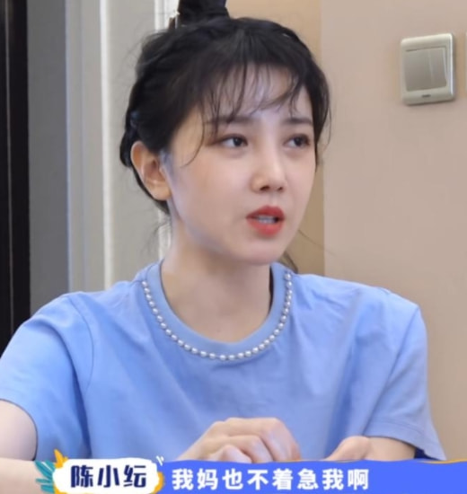 14 months after breaking up with Chen Xiaoyun, Yu Xiaotong and his new girlfriend went shopping ...