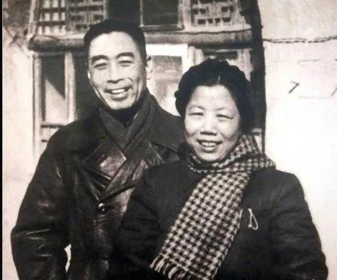 Deng Yingchao's biography: Silently supported Zhou Enlai for 50 years and became a national ...