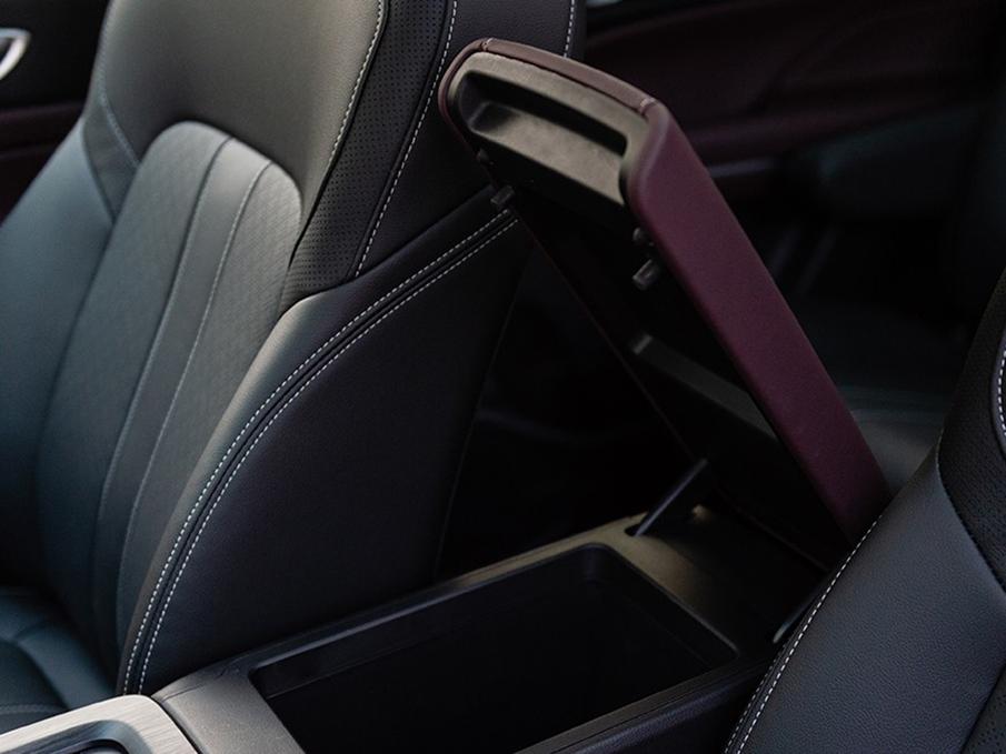 A more handsome and improved family car-GAC Trumpchi M6 PRO - iNEWS