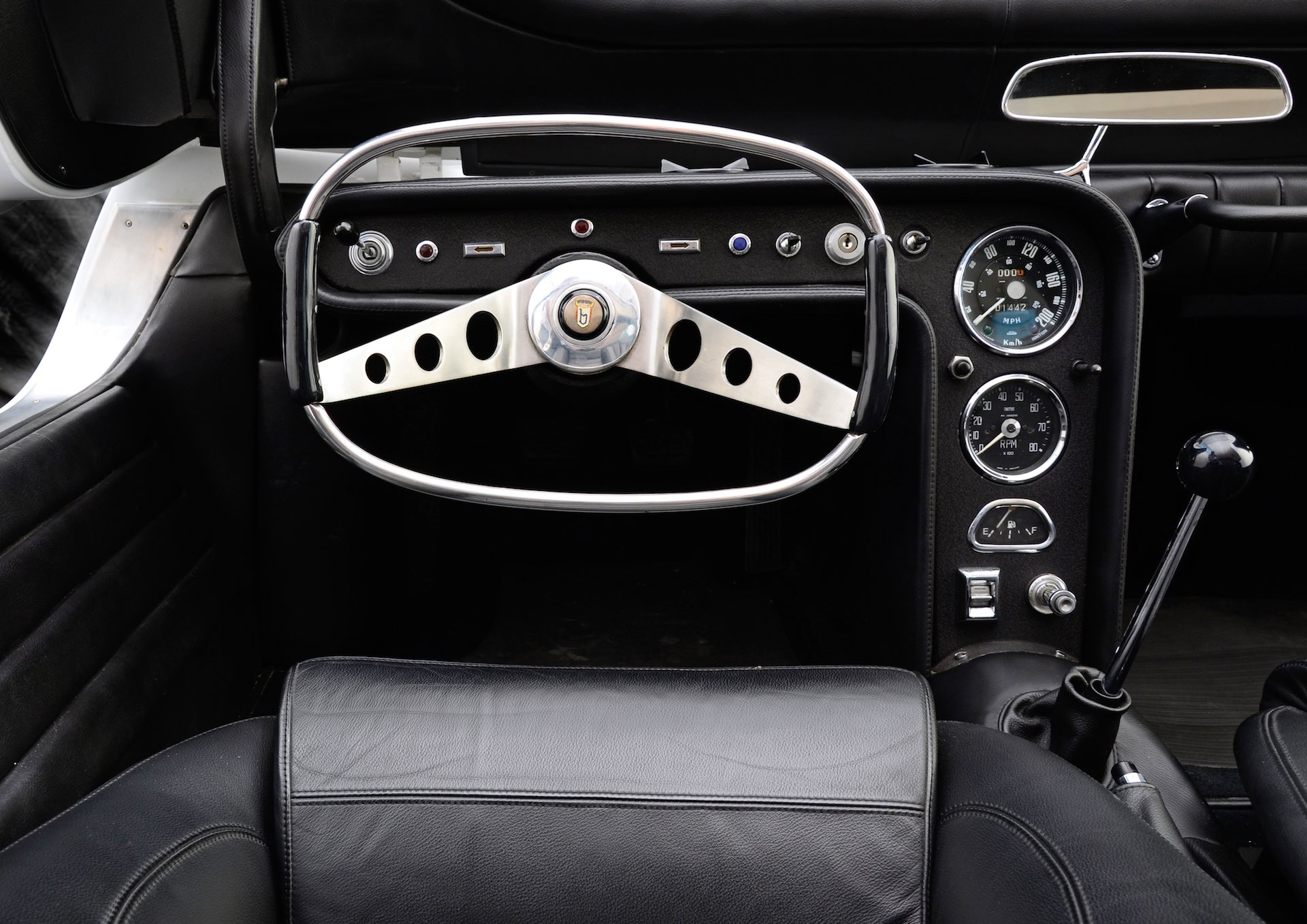 Car design trends: square or rectangular steering wheel, which one ...