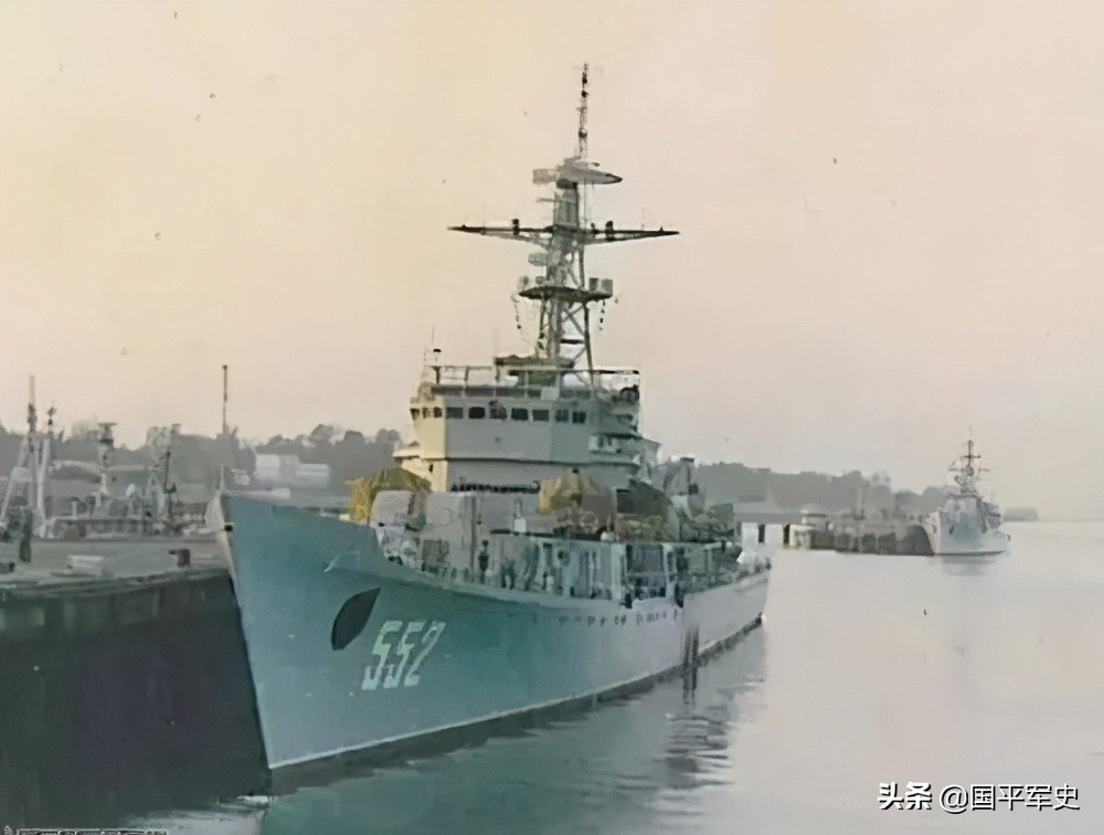 The frigate No. 552, planted the first five-star red flag in Nansha ...