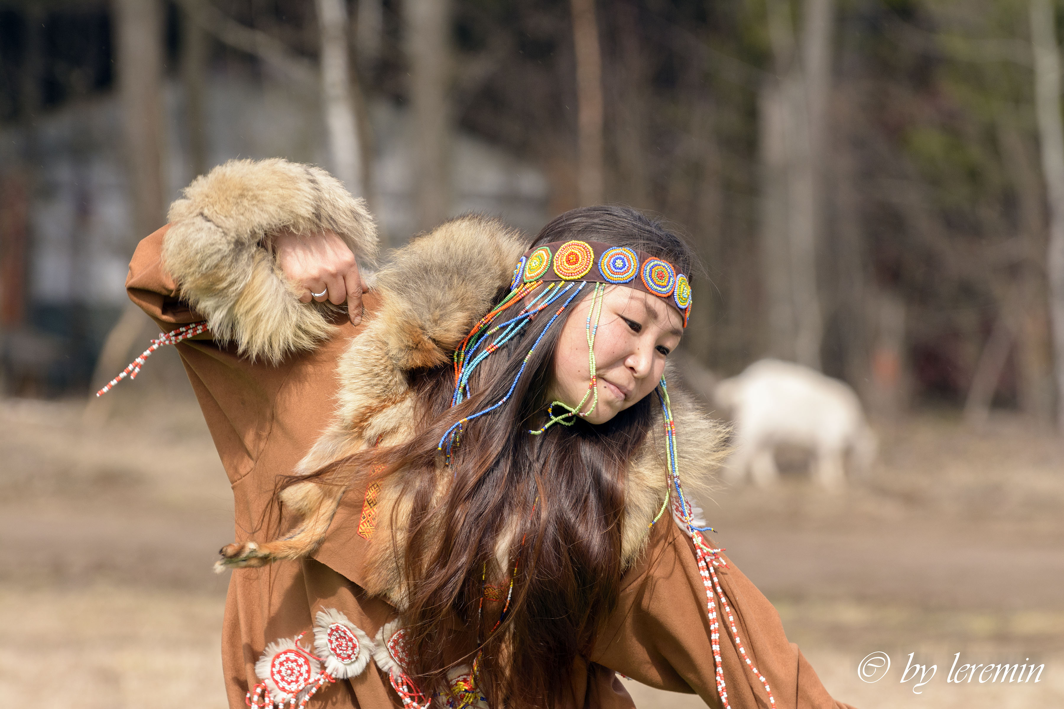 Industrious and strong Chukchi women, having children is done by one ...