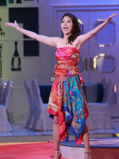 Kelly Chen, 50, attended the event, and her dress style sparked heated ...