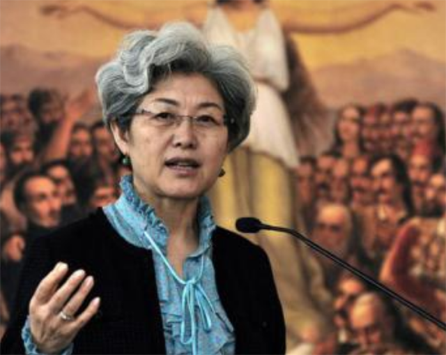 What kind of legendary life Fu Ying, who dropped out of school at the ...