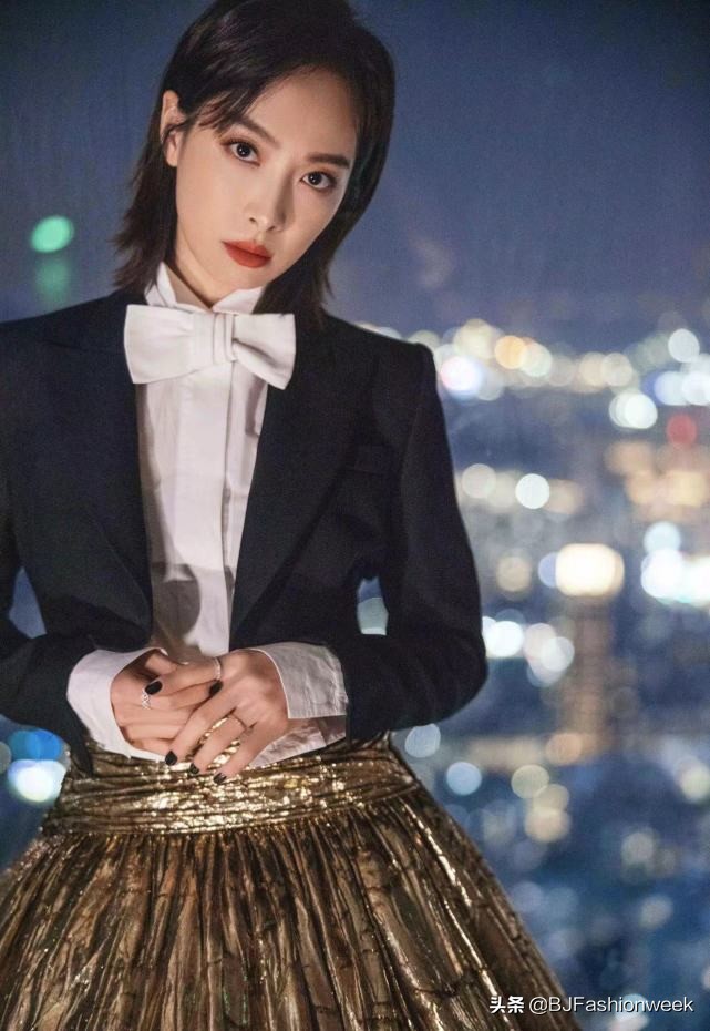 Victoria Song is really good at putting on the dress, the clothes are ...
