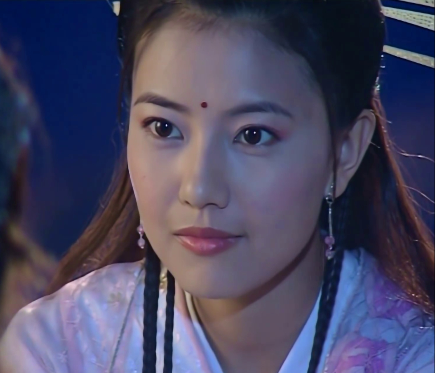 Check out those classic Zhao Min images on the screen, which one is ...