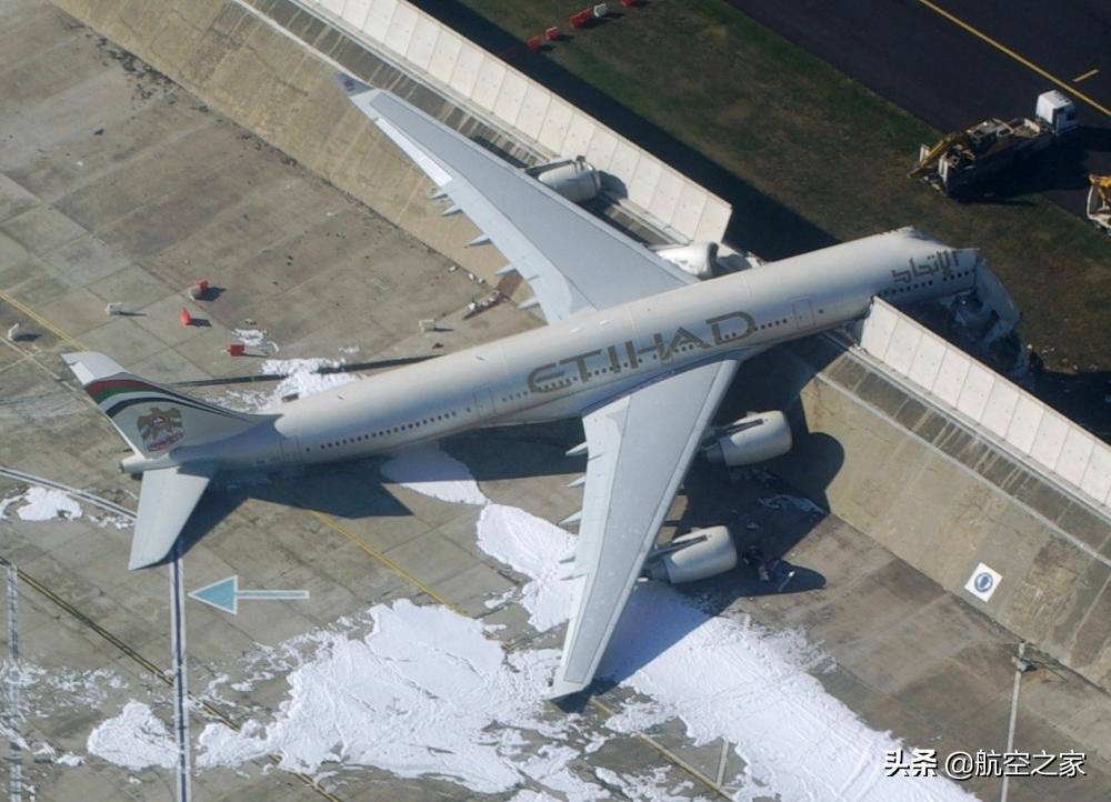 The worst airliner in history: the Airbus 340-600 that "beheaded" and ...