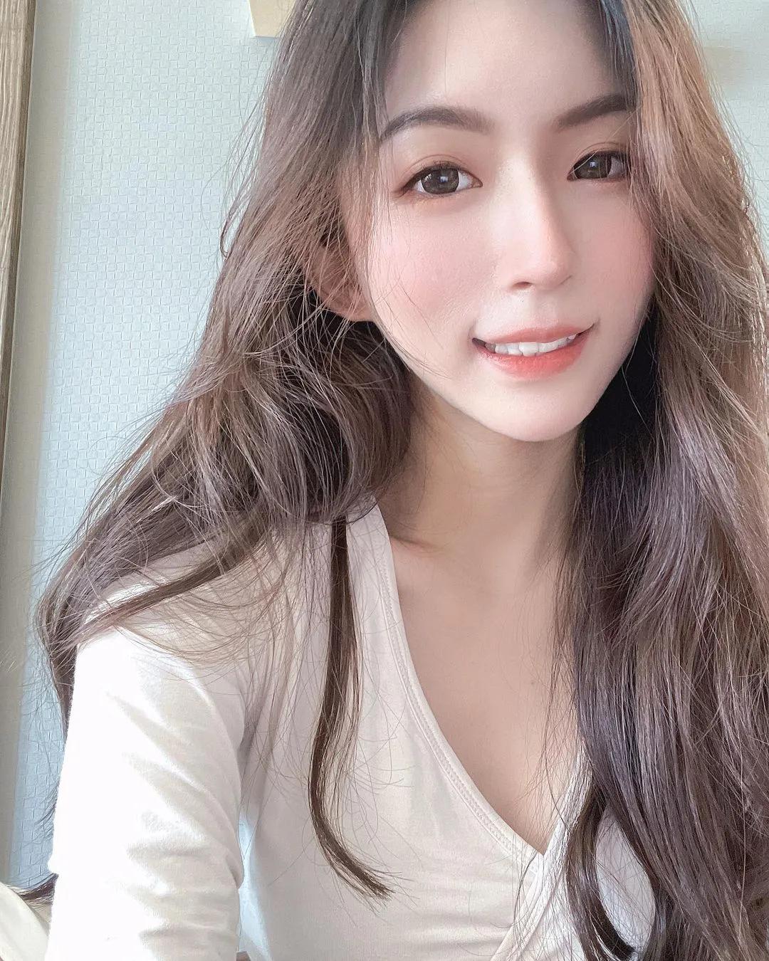 Ashley Cheung, the model, the skin is like fat, the face is like white ...