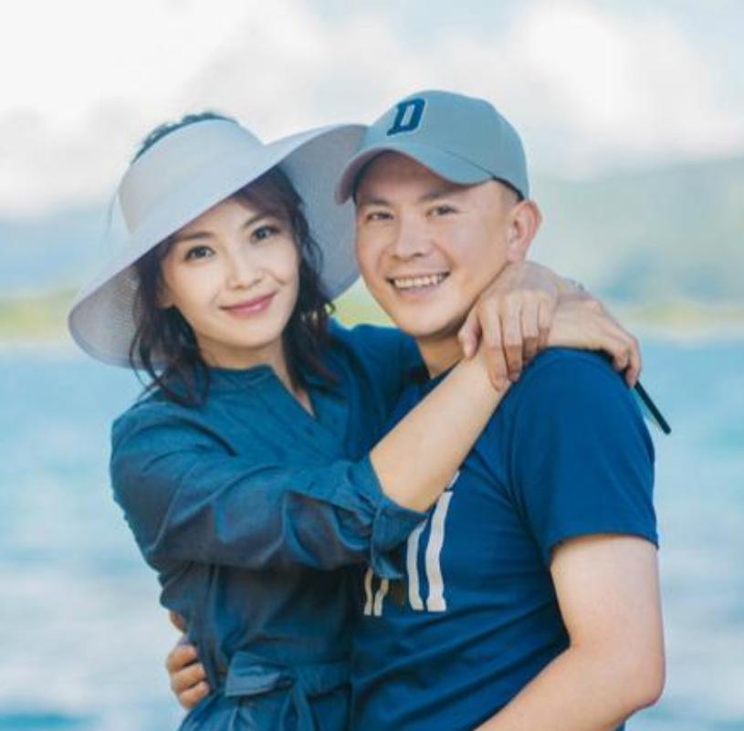 Wang Ke celebrated Liu Tao's 43rd birthday, showing her affection, but ...