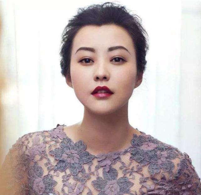 The 3 love stories behind "good man" Deng Chao, who lived with her for ...