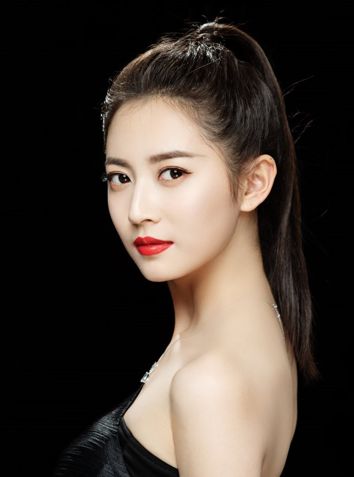 The two are both Sichuan princesses: Why do netizens prefer Chen Yuqi ...