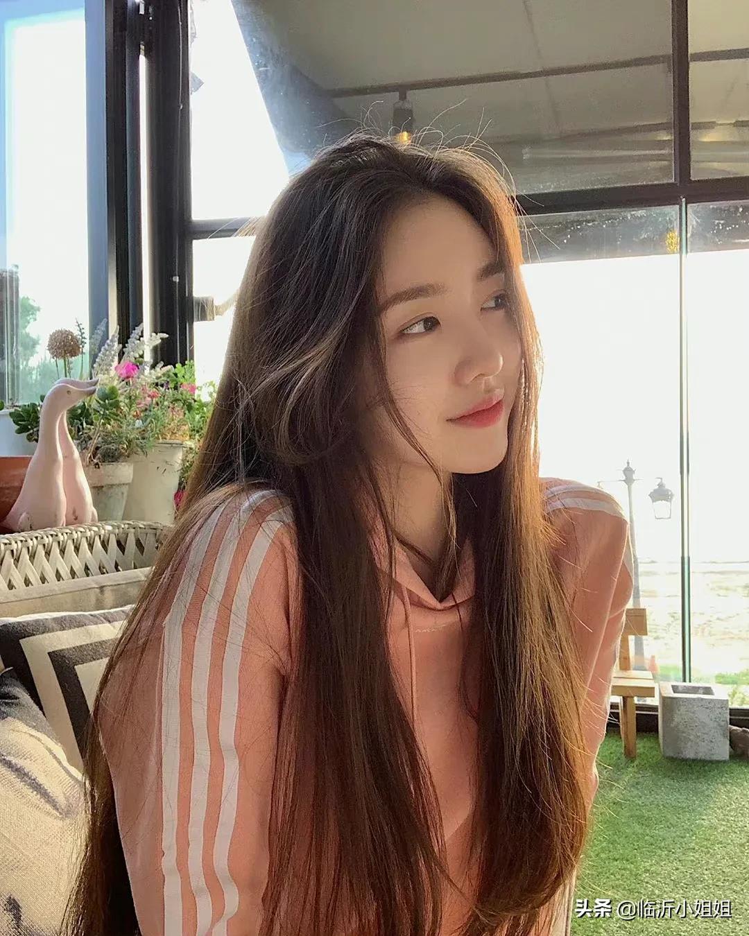 Kim Ye-rin, a Korean girl with a gentle atmosphere. She is 20 years old ...