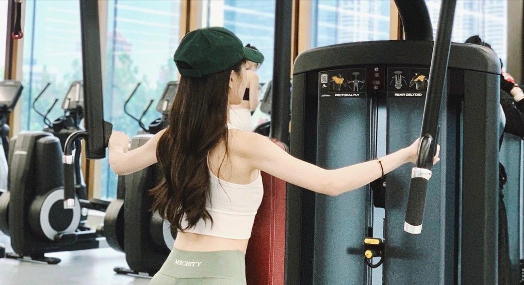 Yao Muxi lost to 84 kilograms, took photos of fitness photos and showed ...