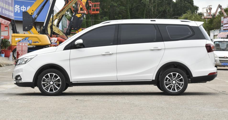 Selling at a conscience price of more than 70,000, with 7 standard ...