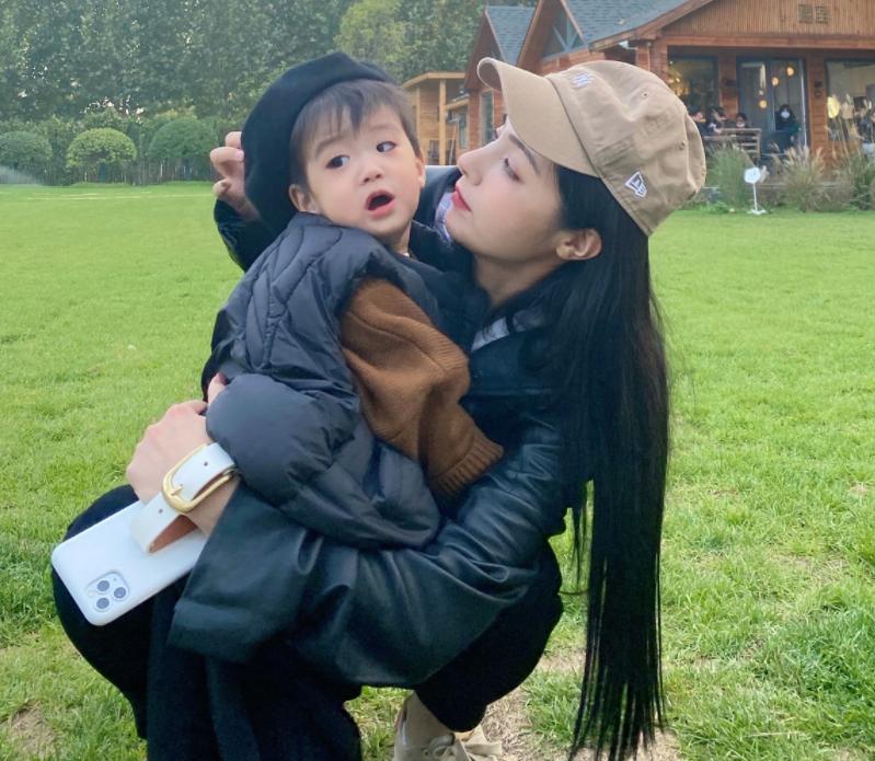 Jiang Chao and his wife celebrated their son's birthday, and the ...