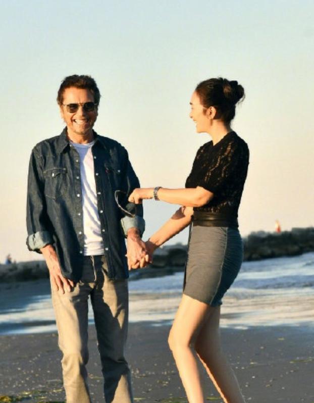 Gong Li reveals the old photos of swimsuits, wearing a one-piece ...