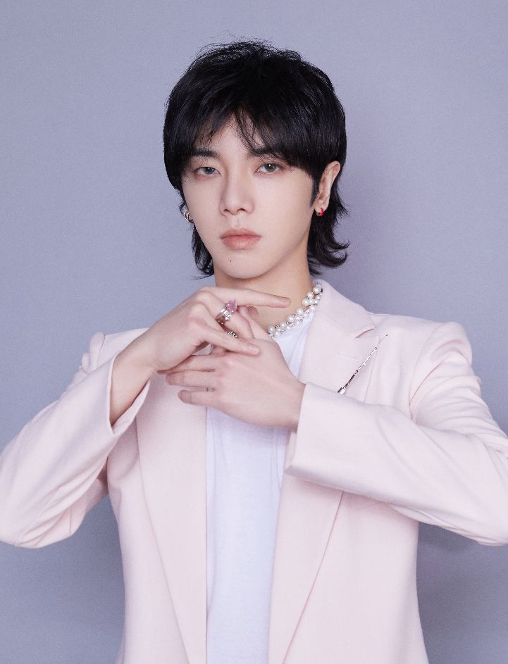 How well-known is the top singer Hua Chenyu overseas?It turns out that ...