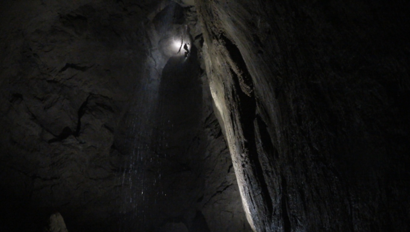 More than 2,000 meters deep underground, this is the deepest hole in ...