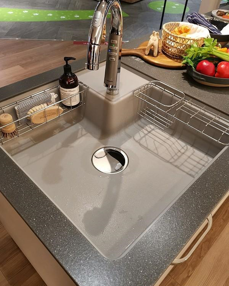 I want to praise Japanese sink designers. After using it, I realized ...
