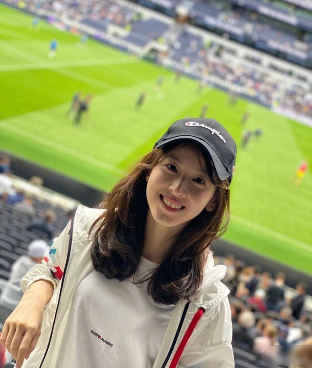 Jingdong boss wife Zhang Zetian takes fitness photos, looks sexy in ...