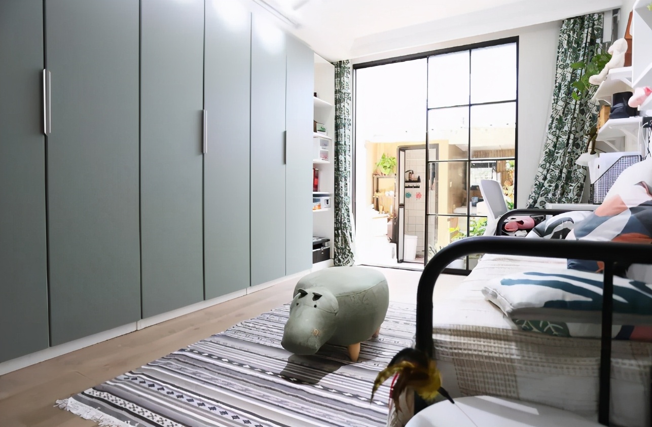 55 square meters small apartment, living in a family of three do not ...