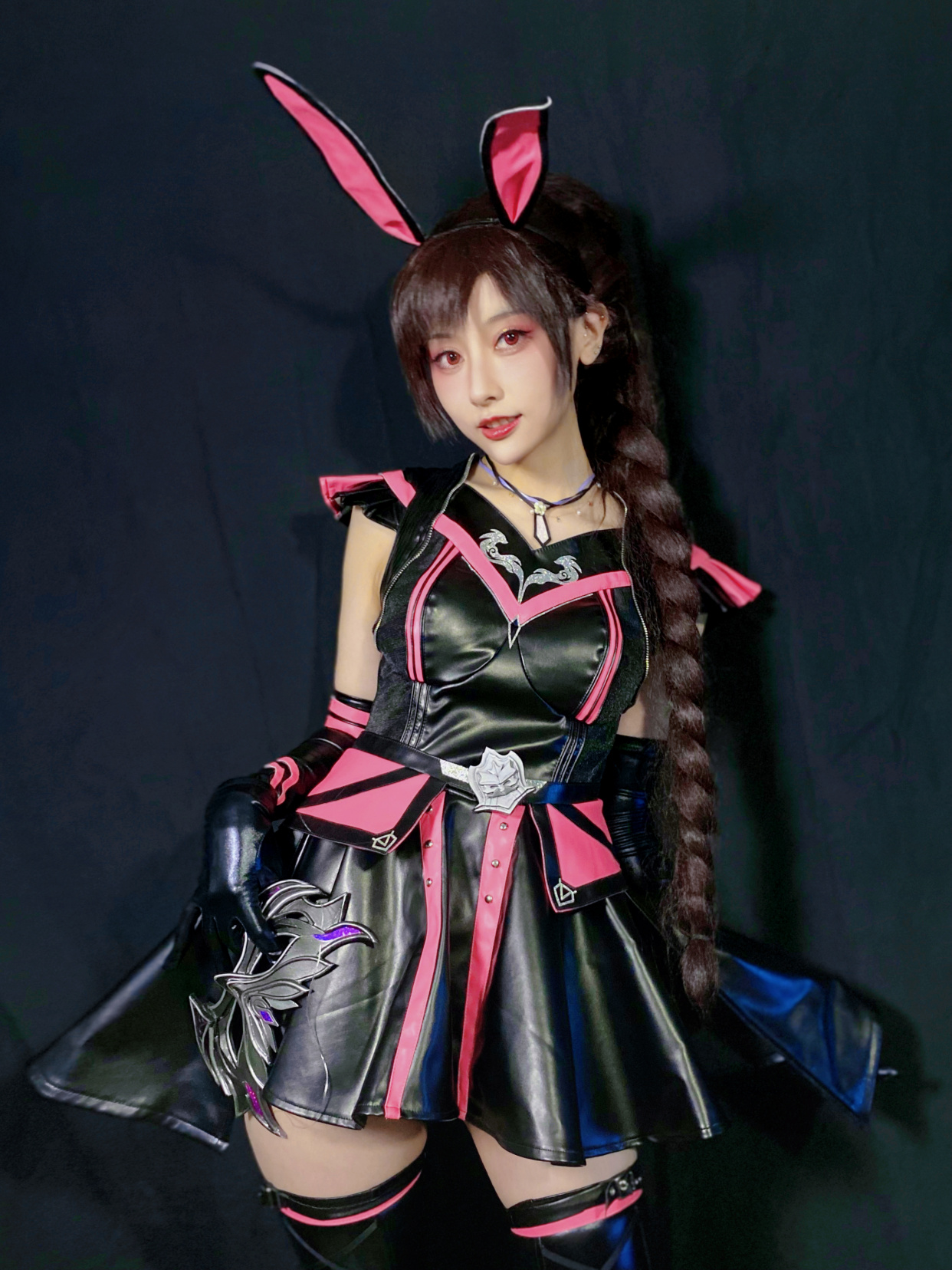 This coser is absolutely amazing. Xiao Wu in the cos uniform is even ...