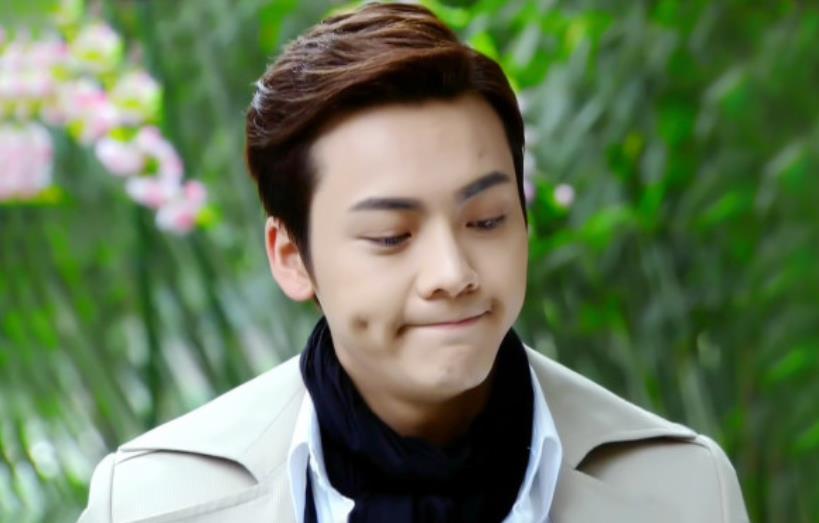 During the Qixi Festival, the major crews released stills, Yang Mi and Chen Weiting are naughty ...